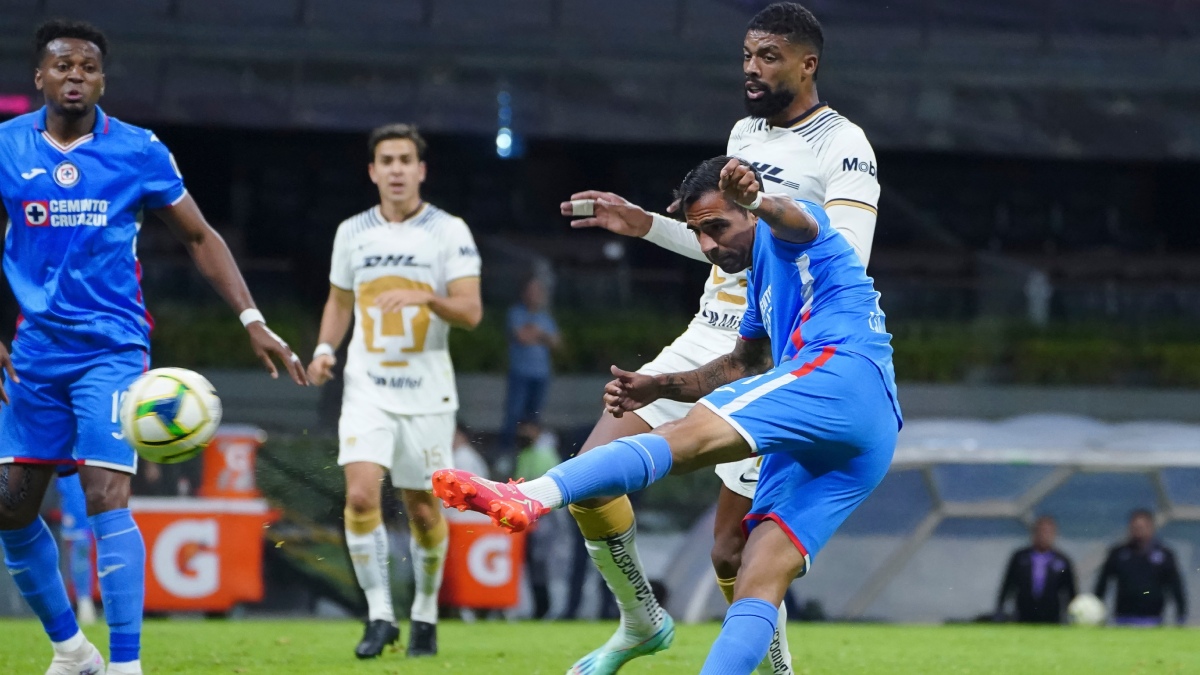 Alonso Escoboza emula el gol de Juan Escobar en otra victoria de Cruz Azul sobre Pumas - ClaroSports