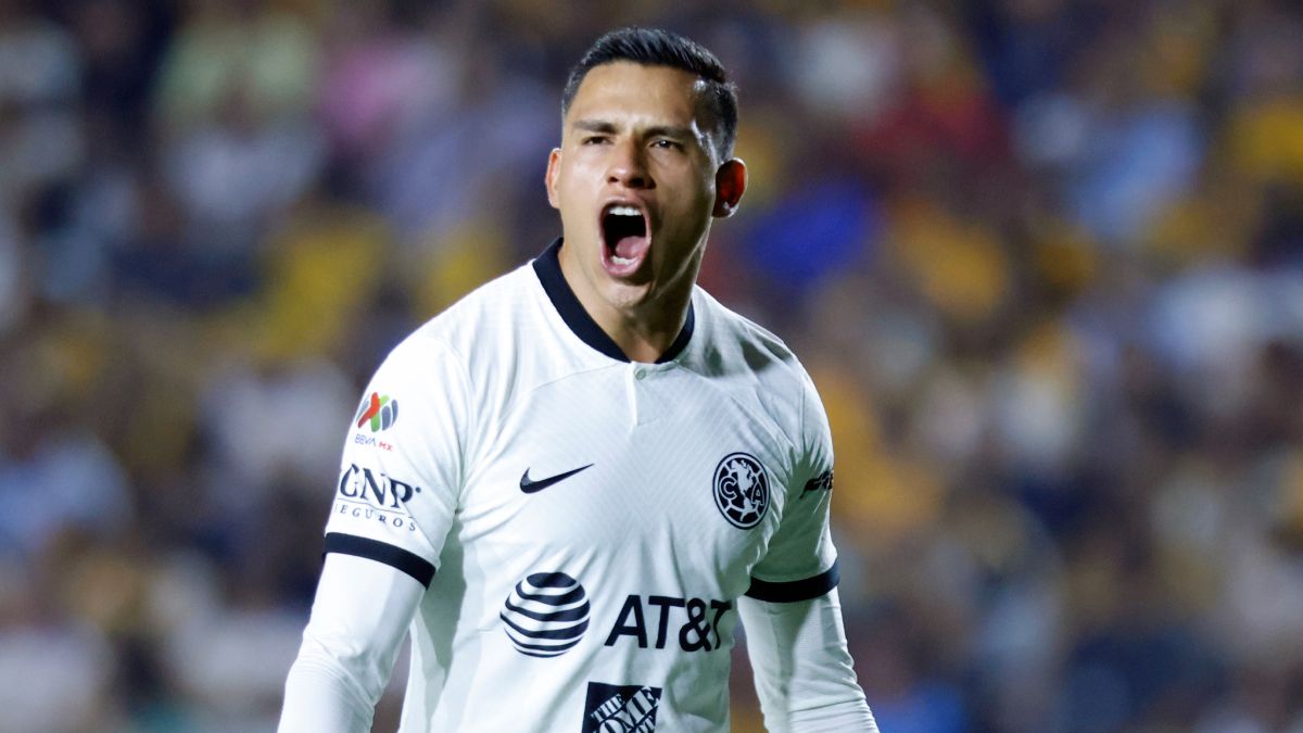 Luis Ángel Malagón levanta la mano en la portería del América - ClaroSports