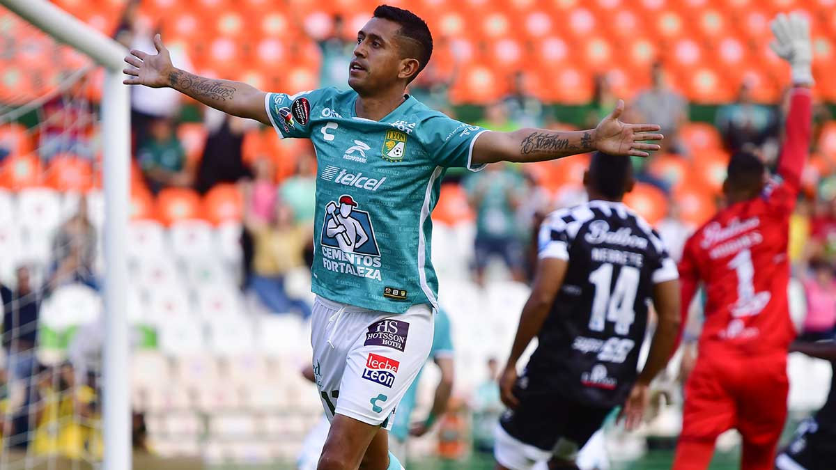Con dos zarpazos, León vence a Tauro y se instala en cuartos de la ...