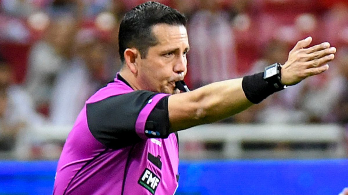 ¡Penales para todos! El árbitro Diego Montaño lleva más penaltis ...