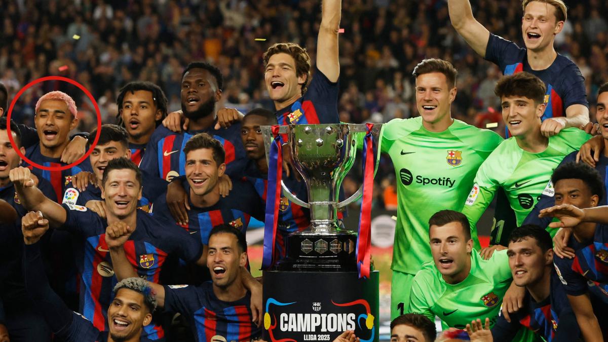 Julián Araujo, presente en la celebración del título de Barcelona en el ... Julián Araujo, presente en la celebración del título de Barcelona en el ...