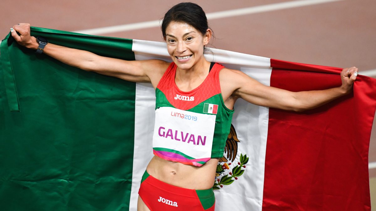 Laura Galván impone récord mexicano en los 5000 metros femenil y logra ...