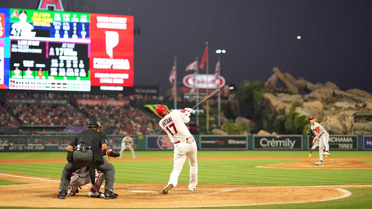 Shohei Ohtani culmina un mes increíble con un batazo de ¡493 PIES! Y ...