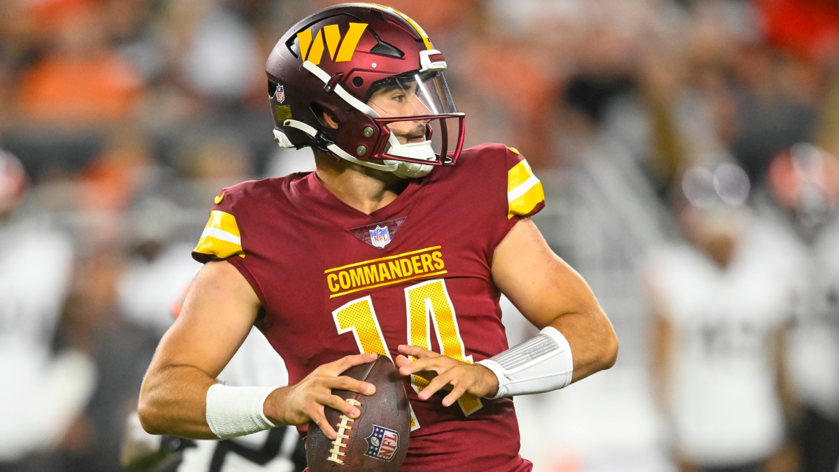 Sam Howell es nombrado quarterback titular de los Commanders - ClaroSports