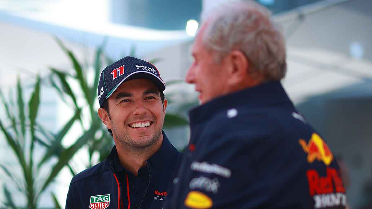 Helmut Marko se une a los elogios para Checo Pérez por la batalla con Fernando Alonso: "Fue ...