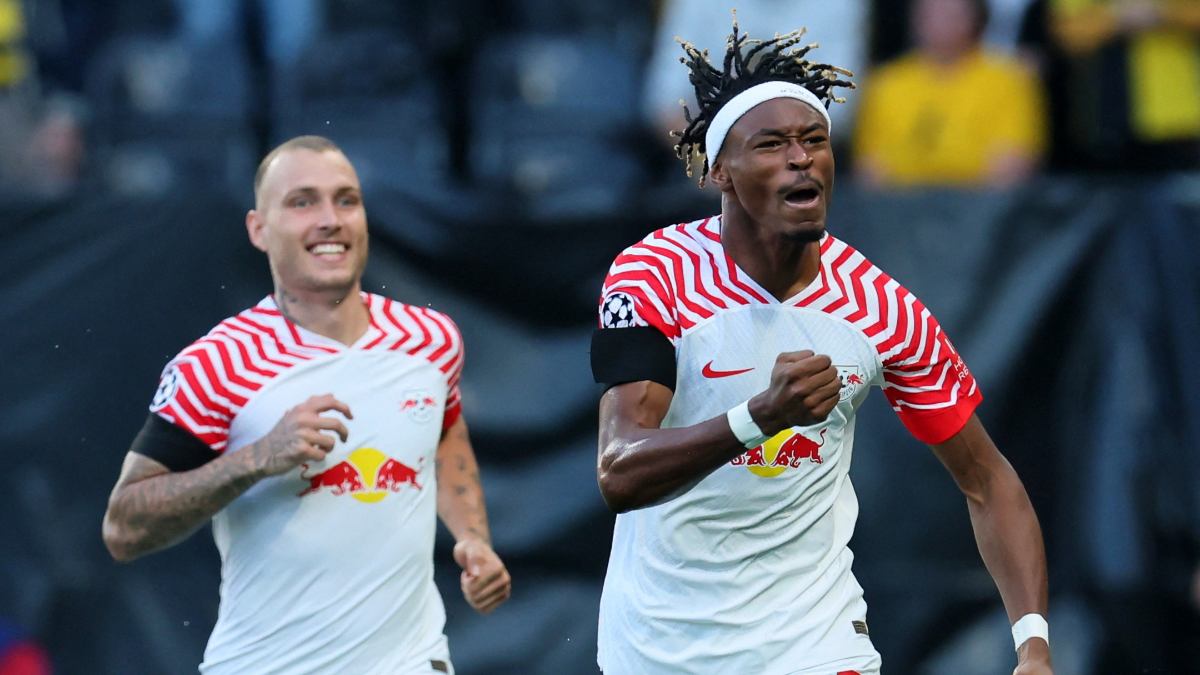 ¡El primer gol de la Champions League! Mohamed Simakan adelanta al RB ...