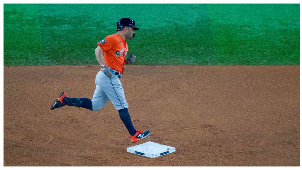 José Altuve aumenta su leyenda en la postemporada con un cuadrangular que le pone a tiro del ...