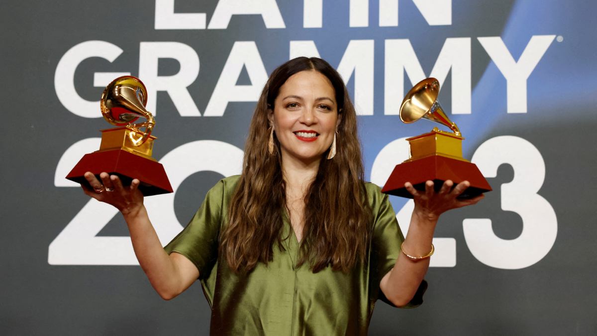 Natalia Lafourcade hace historia y es la mujer más premiada en los Latin Grammy; ¿cuántos lleva ...