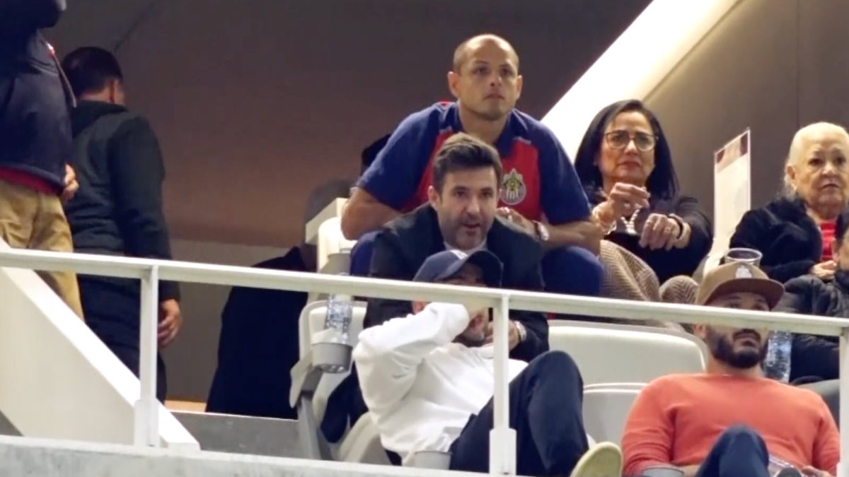 Chicharito Hernández impulsa a las Chivas en su triunfo sobre Toluca en ...