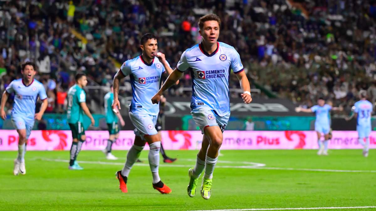 Cruz Azul se lleva su sexto triunfo al hilo ante León y recupera el liderato del Clausura 2024 ...