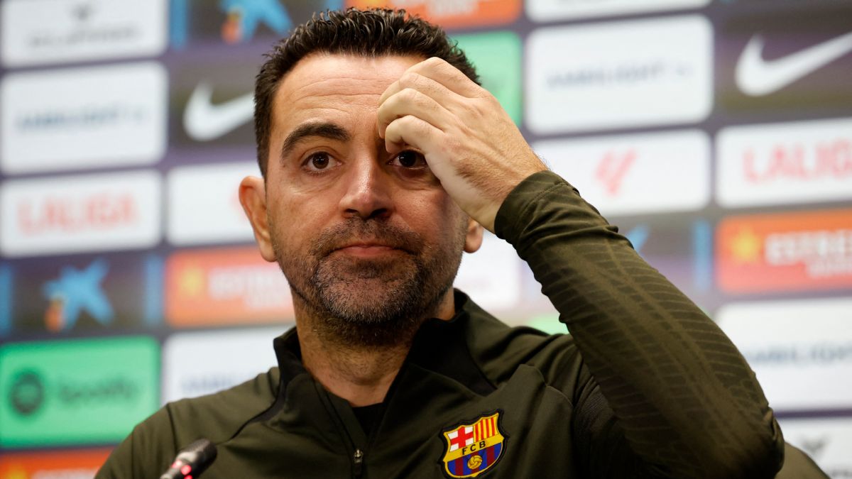 Deco no cierra la puerta a que Xavi se quede en el Barcelona - ClaroSports