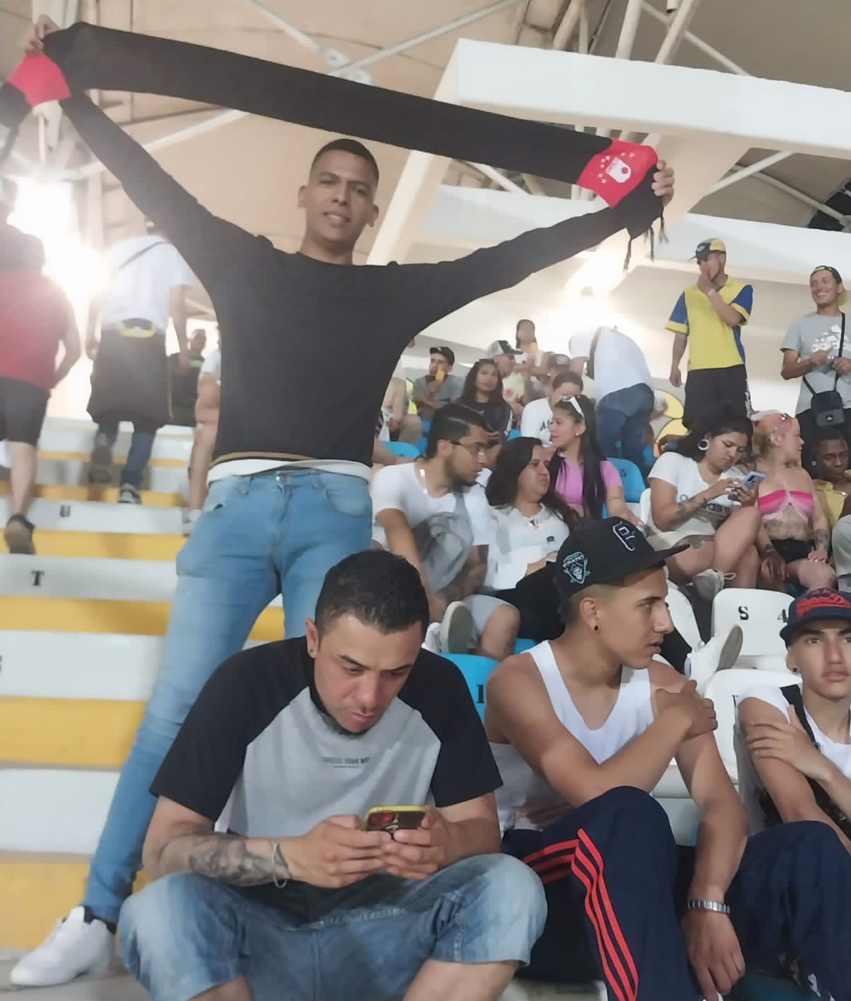 De La Guajira a Bogotá: la historia de Iván Vega, el hincha que cumplió el sueño de ver a Santa ...