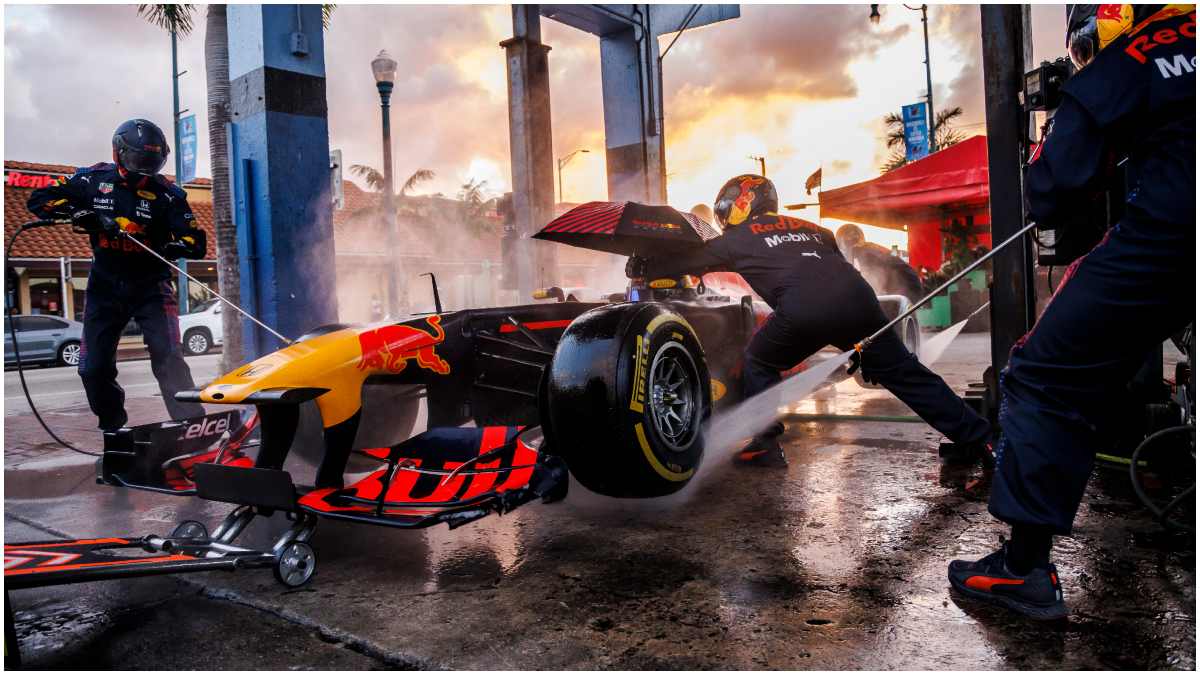 ¿Helmut Marko lanza comentario sarcástico para Checo Pérez? "Menos mal tenemos el factor ...