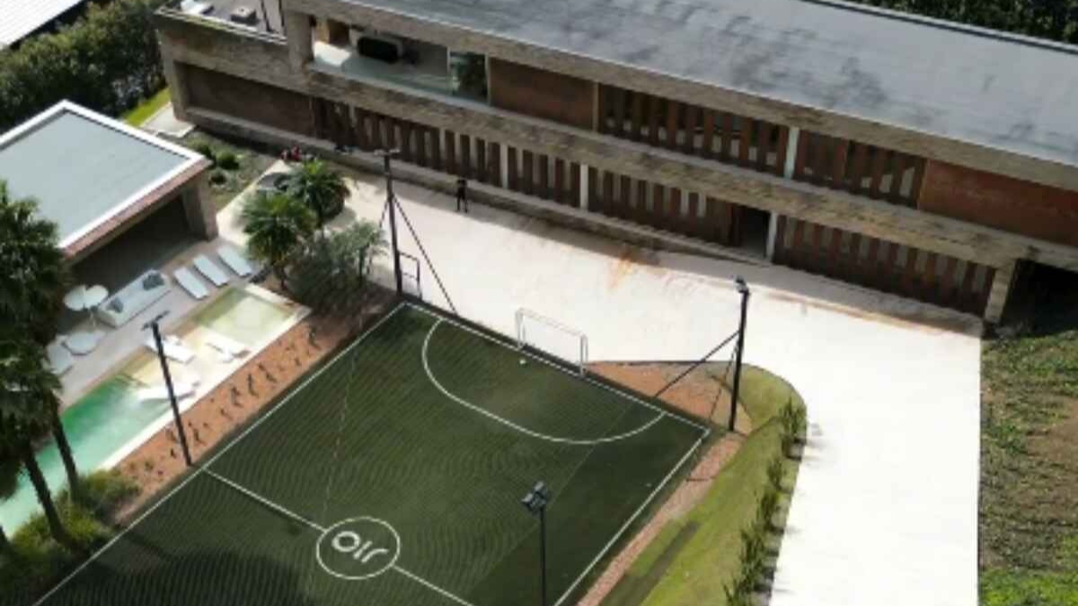 La casa de James Rodríguez está a la venta: ¿Cuánto cuesta la lujosa ...