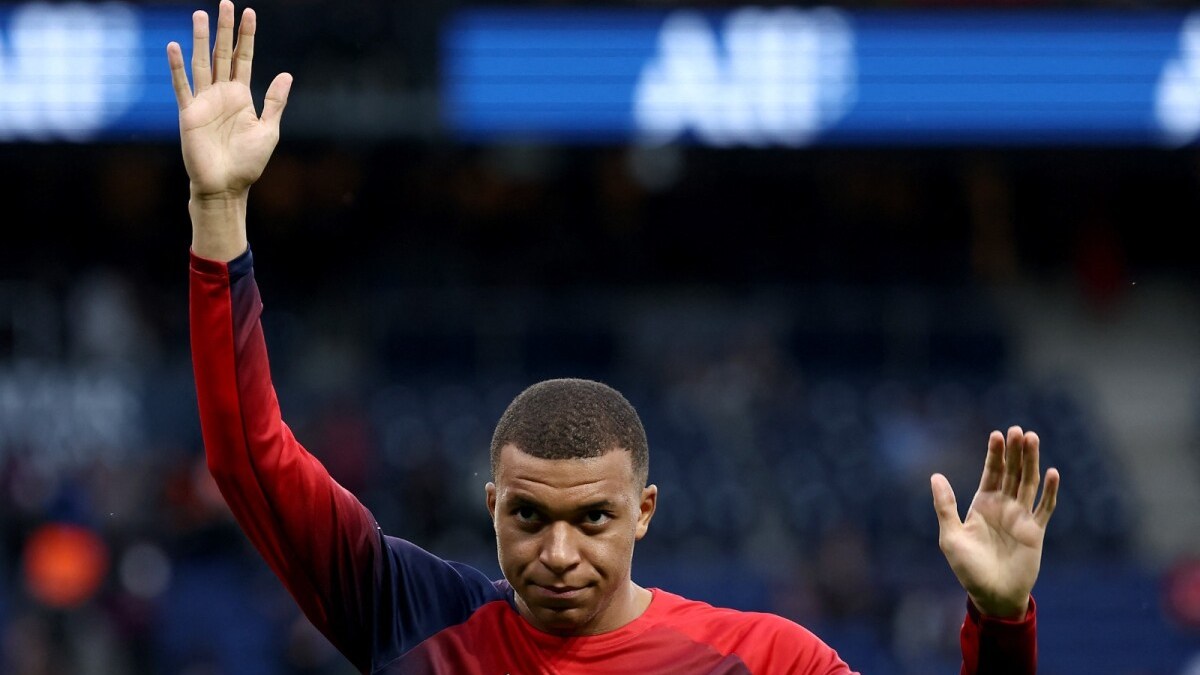 Al igual que con Messi, los hinchas del PSG silbaron a Mbappé Al igual que con Messi, los hinchas del PSG silbaron a Mbappé