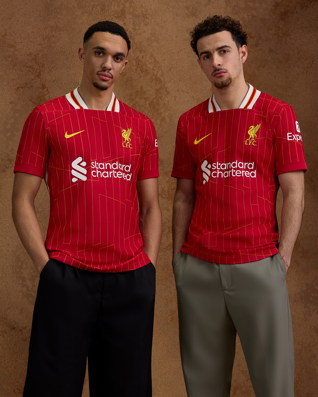Liverpool estrena nueva camiseta, inspirada en una época gloriosa ...