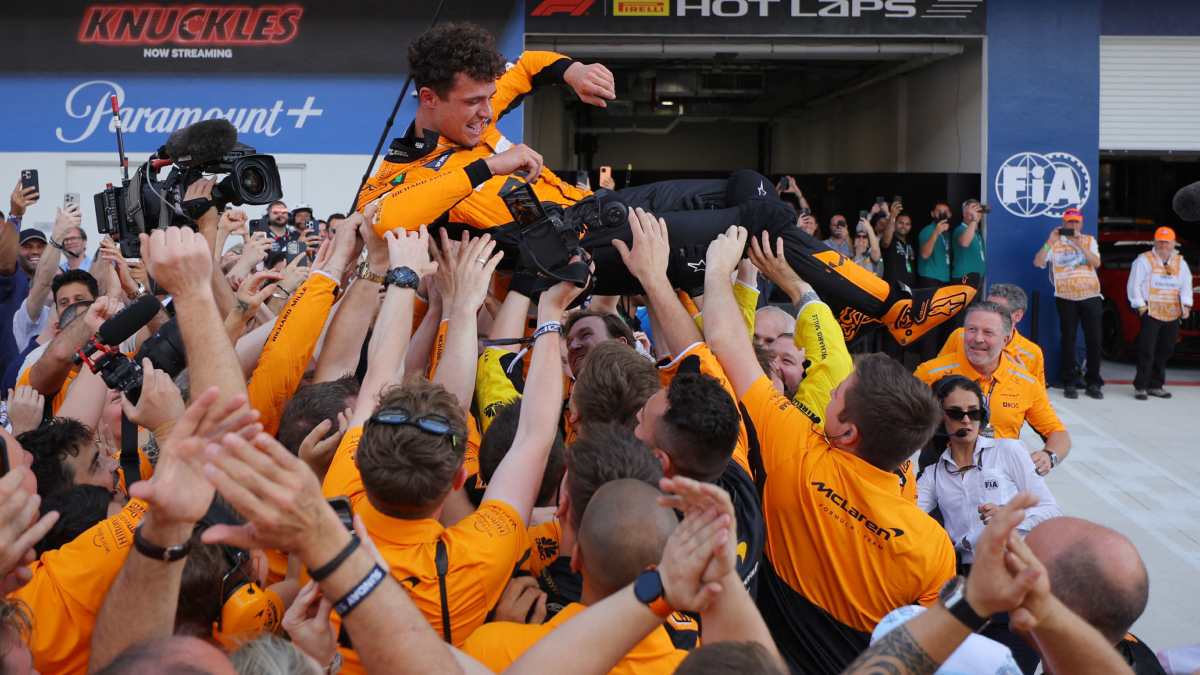 Lando Norris se quiebra al borde de las lágrimas tras ganar su primer triunfo en Fórmula 1 ...