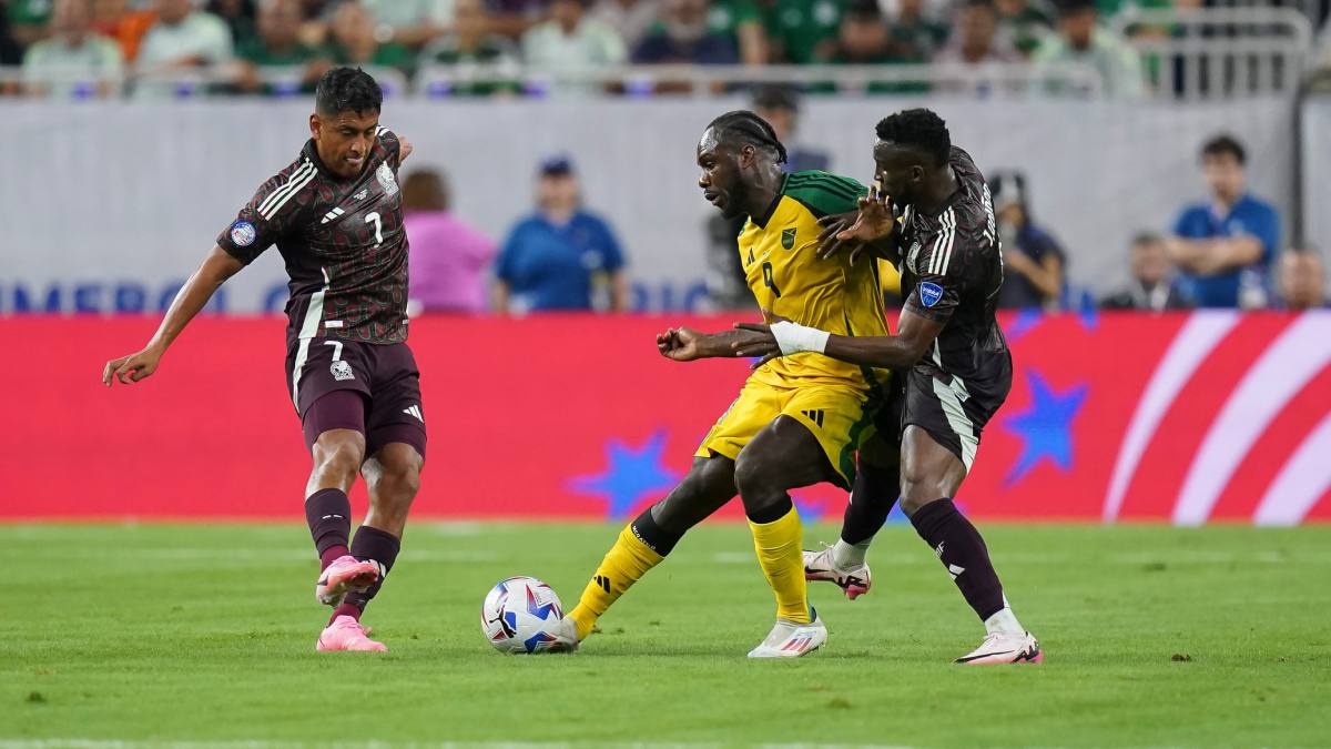 México Se Salva Con Un Gol Anulado A Jamaica Por Fuera De Juego Clarosports 