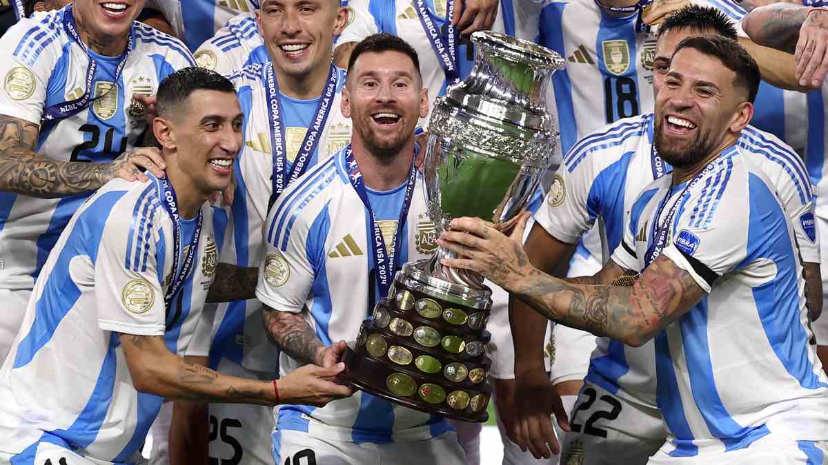 La alegría de Messi en imágenes: Así celebró el bicampeonato de Copa América - ClaroSports