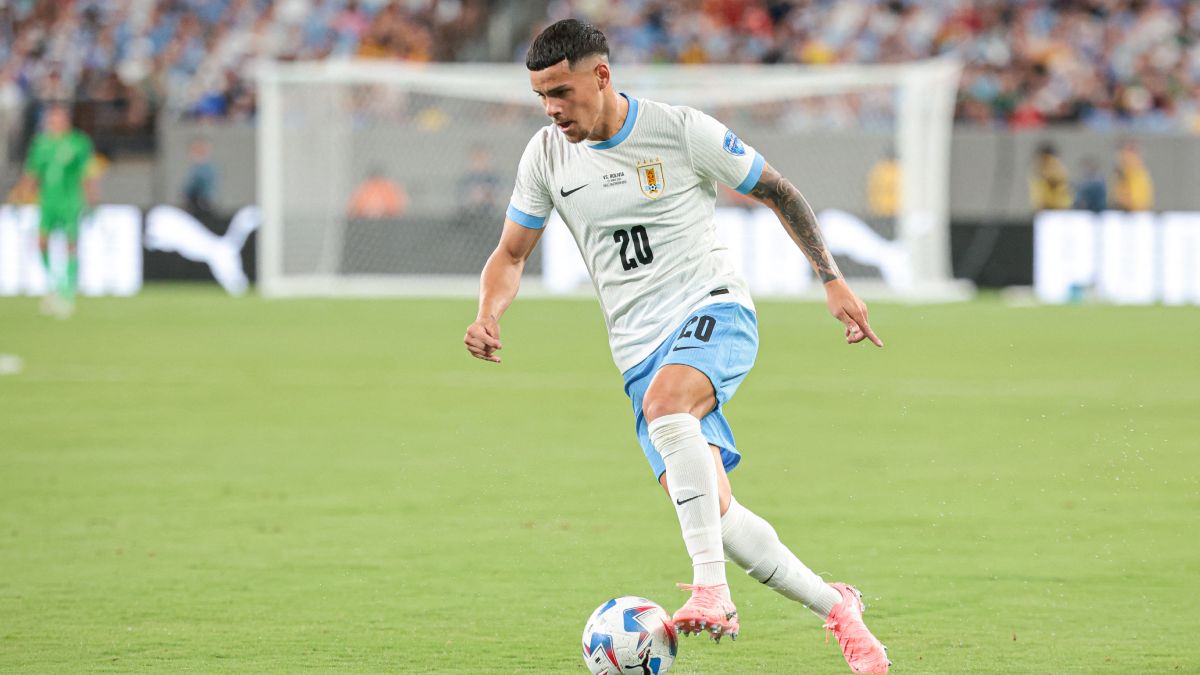 Maxi Araújo A Una Firma De Ser Nuevo Jugador Del Fc Barcelona