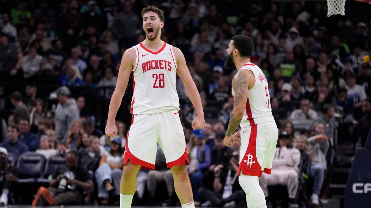 Alperen Sengun logra un triple-doble para que los Rockets avancen a la ...