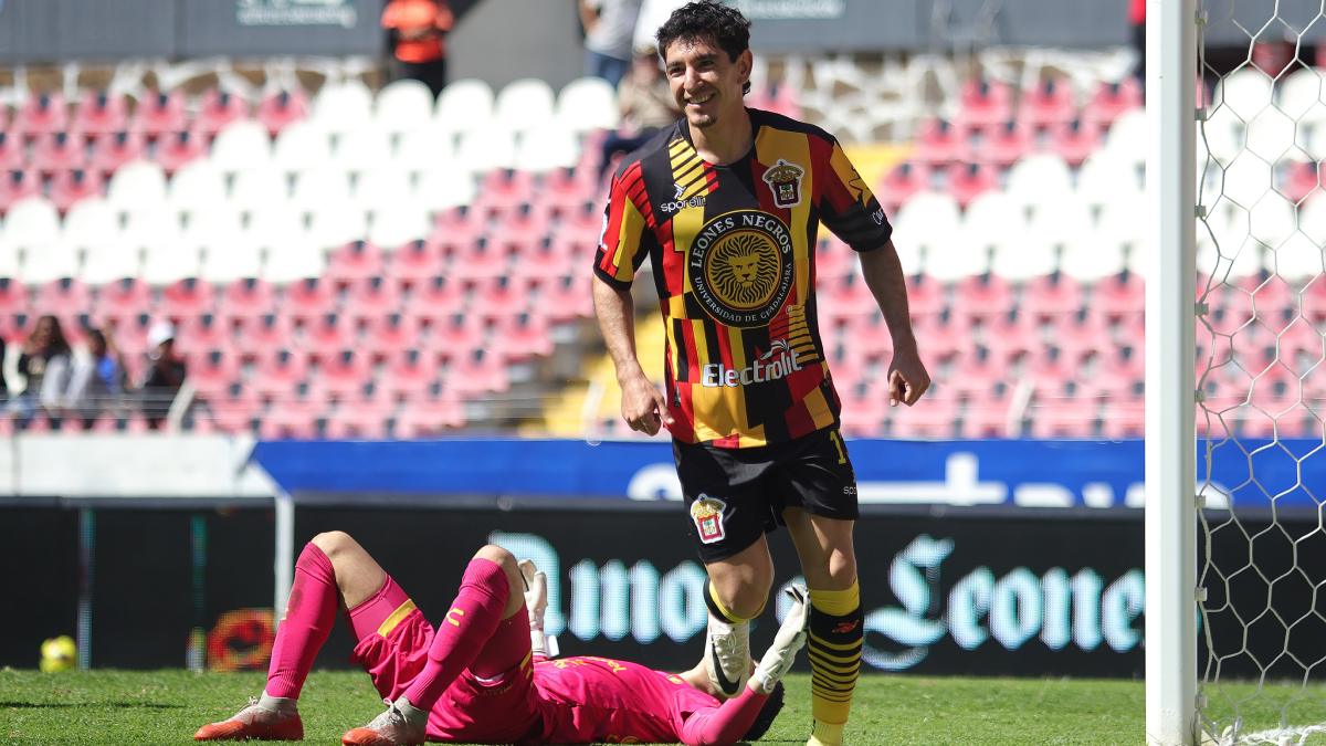 Leones Negros se devora a Dorados con un hat trick de Ocejo y los errores del portero José ...