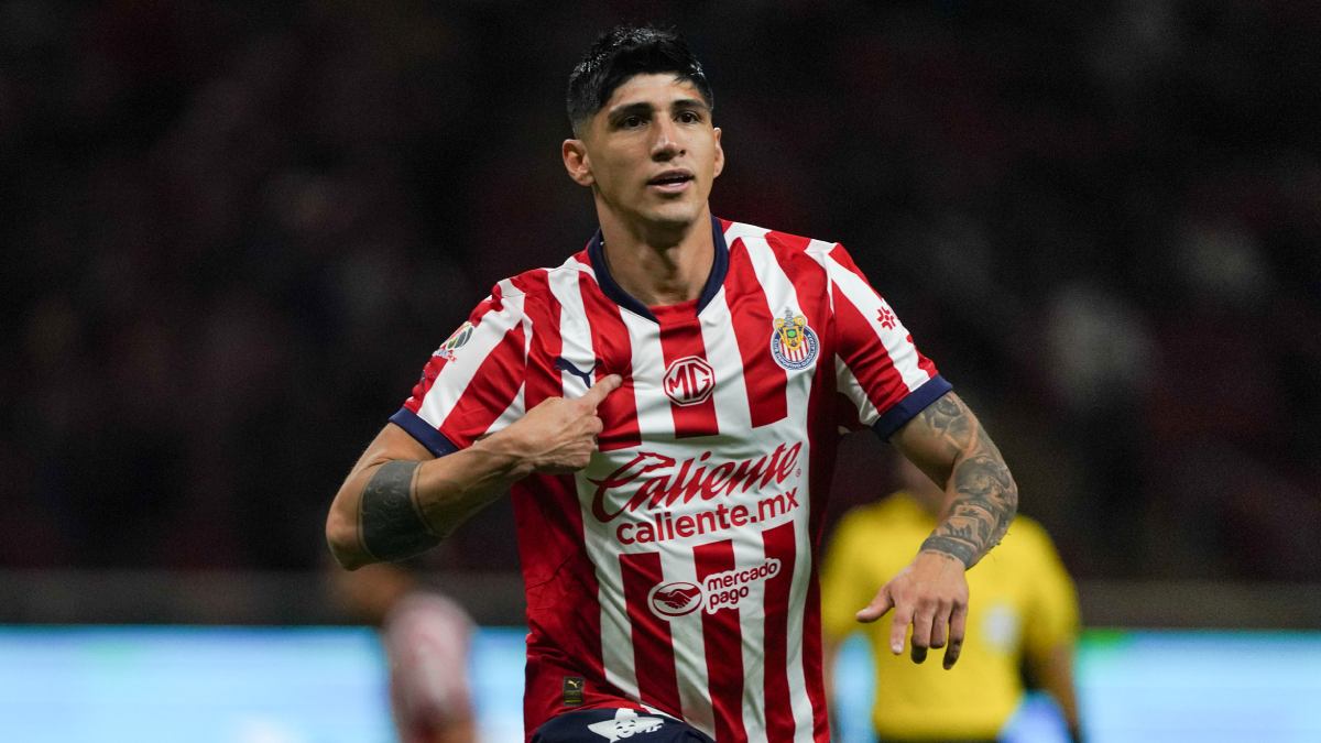 Alan Pulido debuta con gol y las Chivas se reencuentran con el triunfo ...
