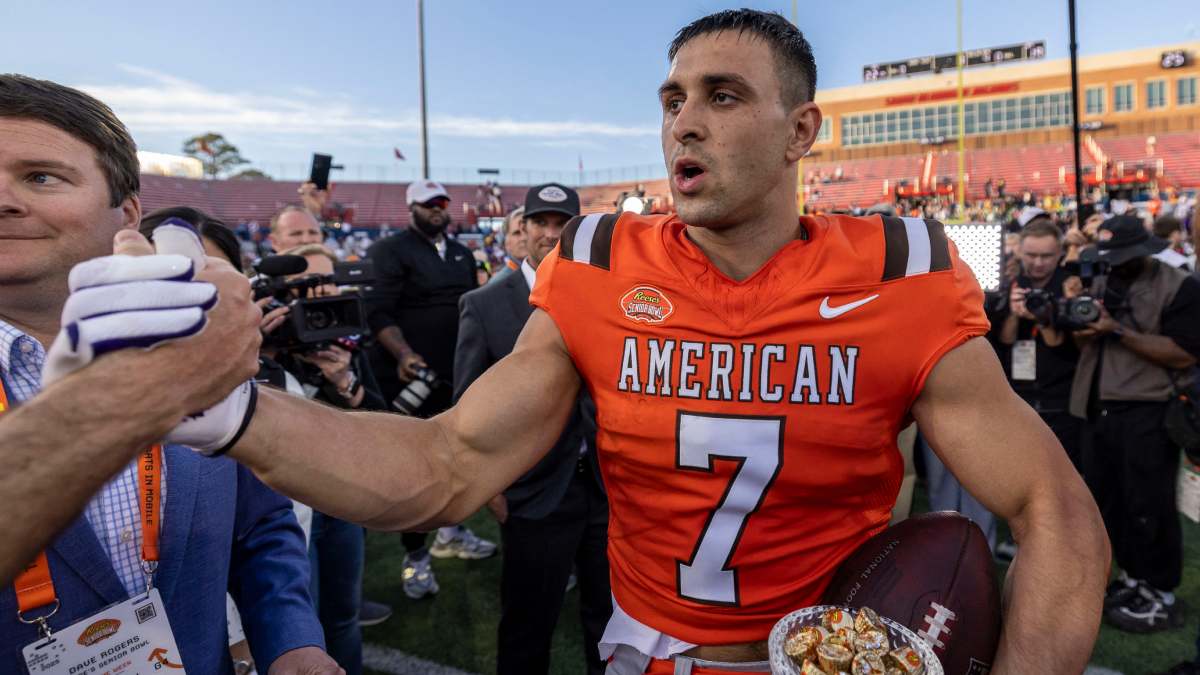 Jack Bech lleva al equipo American a una emotiva victoria en el Senior Bowl 2025 - ClaroSports