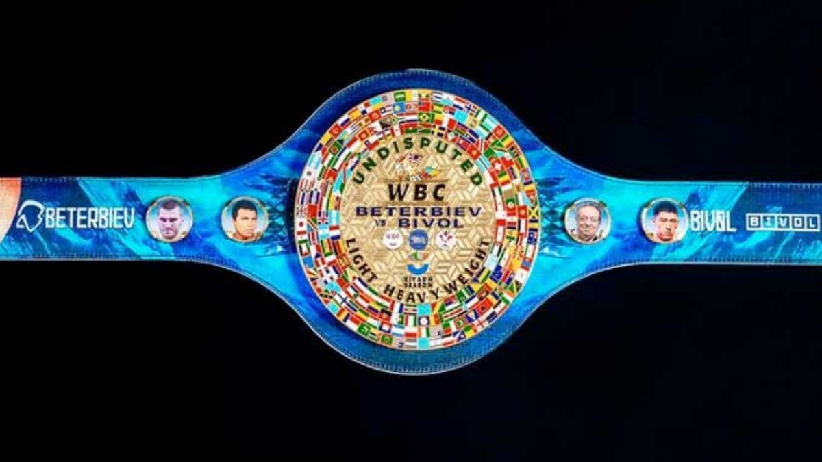 Presentan el cinturón de campeón para la segunda pelea entre Artur ...