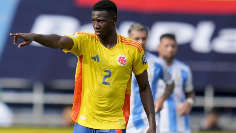 Wolverhampton palpita el regreso a las canchas de Yerson Mosquera