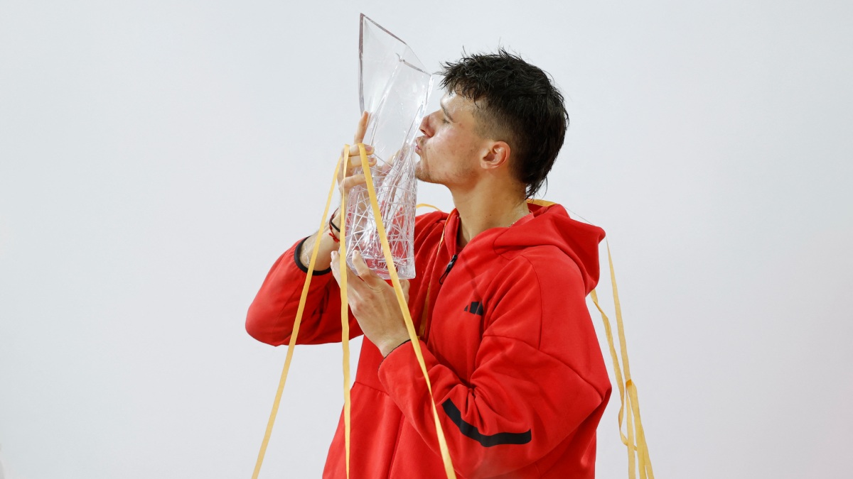 Miami Open 2025: Jakub Mensik, ¿Quién es el tenista que derrotó a Novak ...