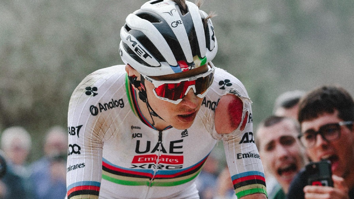 Con caída incluida: Tadej Pogacar es campeón de la Strade Bianche 2025