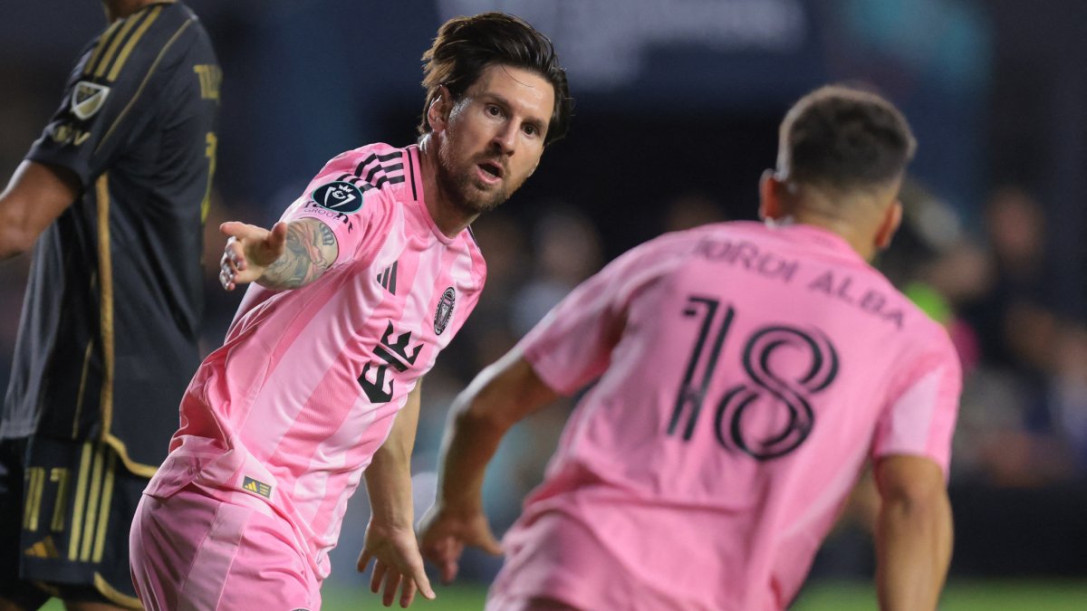 Leo Messi saca la magia y con un doblete lleva al Inter Miami a las semifinales de la ...