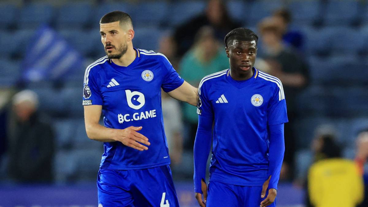 Debut con estilo único: Jeremy Monga salta a la Premier… ¡con un jersey ...