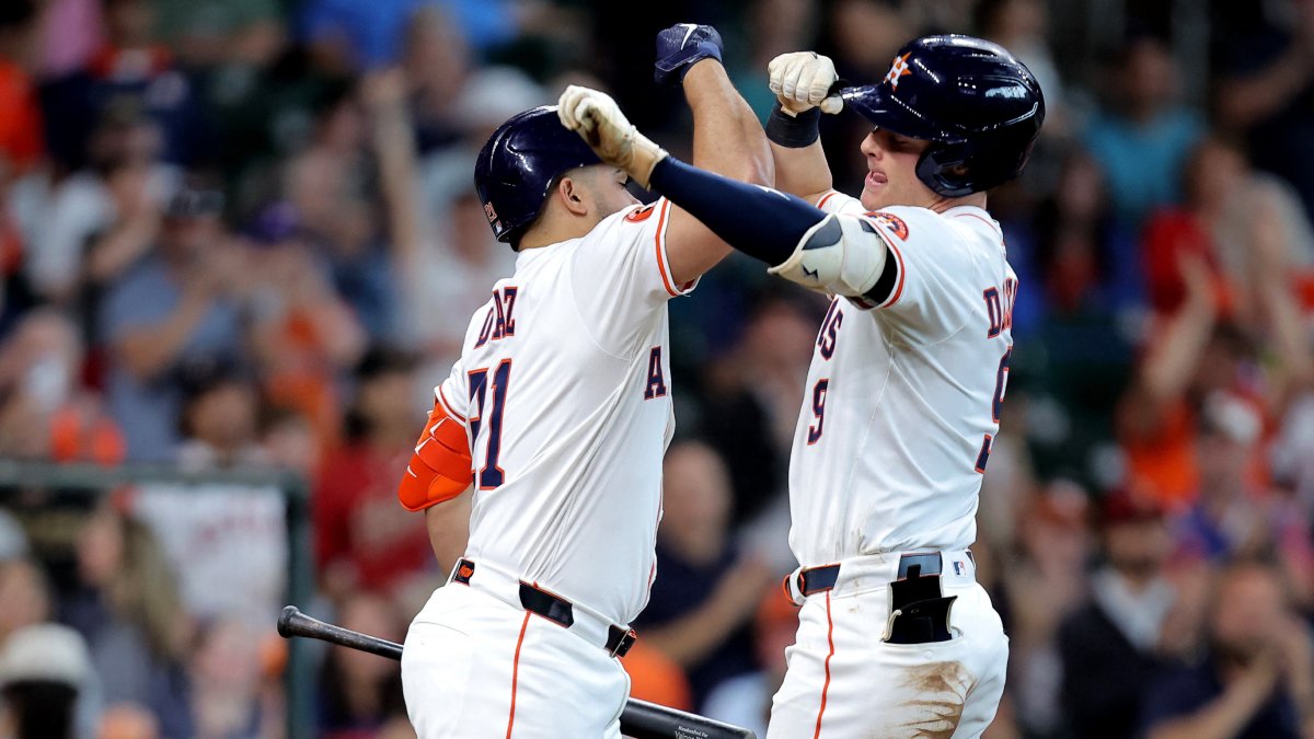 Los Astros remontan con cuadrangular de Dezenzo en la séptima entrada para vencer a los ...